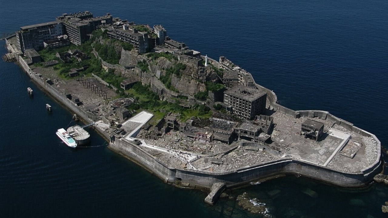 Top 10 Most Mysterious and Weird Islands Across the Globe! - Hindalist ...